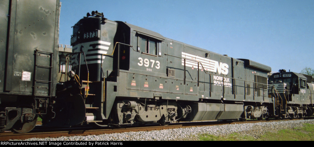 NS 3973 B23-7 turns westward while running through Oliver Junction on its way to the UP-SP ...